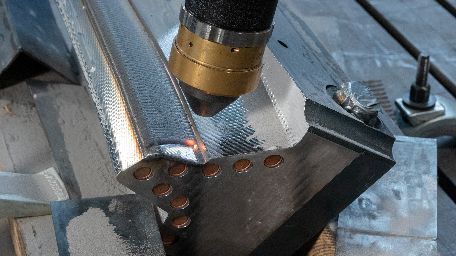 Laser Powder Deposition Welding – English – KLB Laserschweißtechnik ...